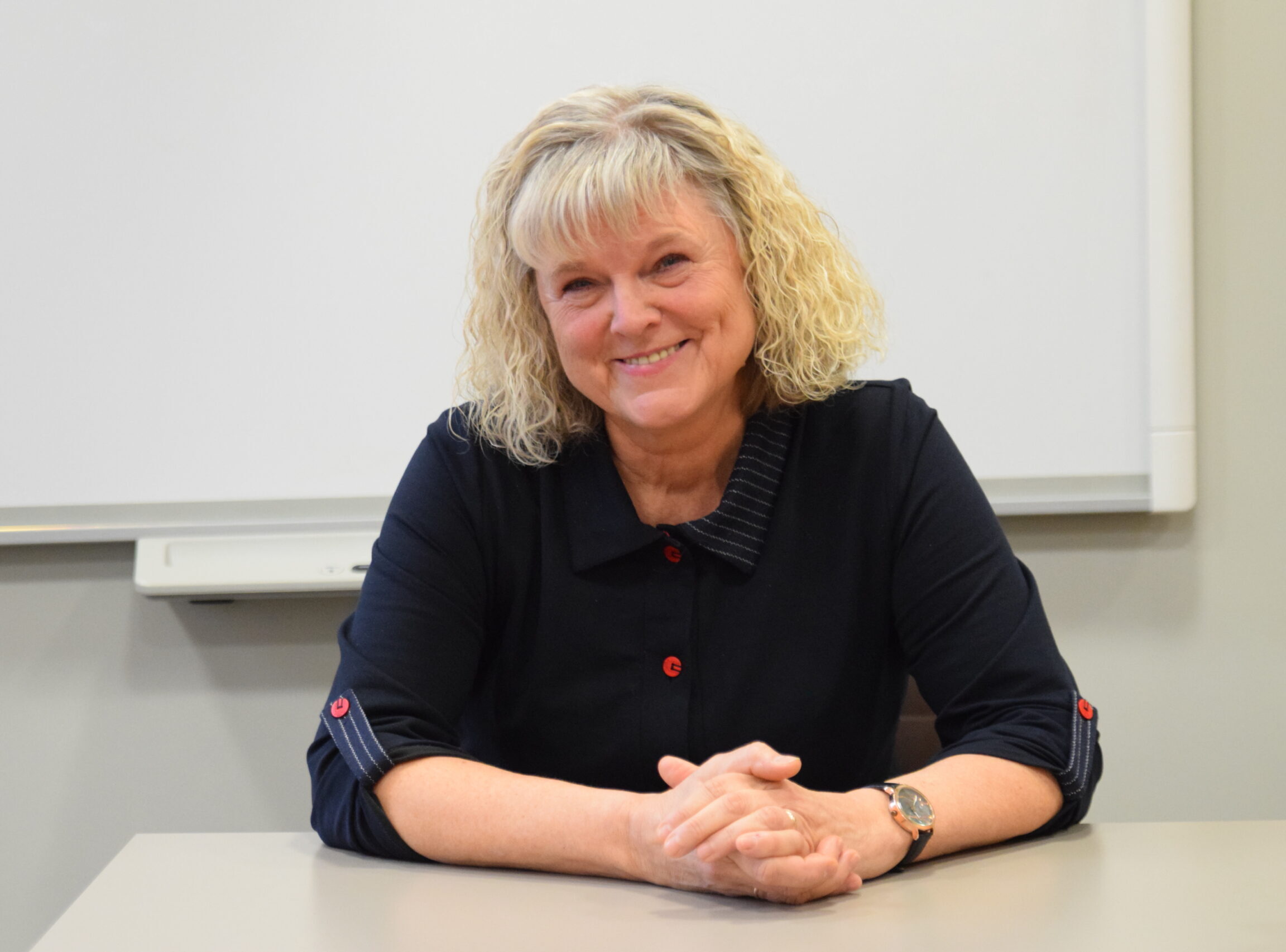 Ar dzirkstošu smaidu un dziesmu pa dzīvi – Kurzemnieks.lv